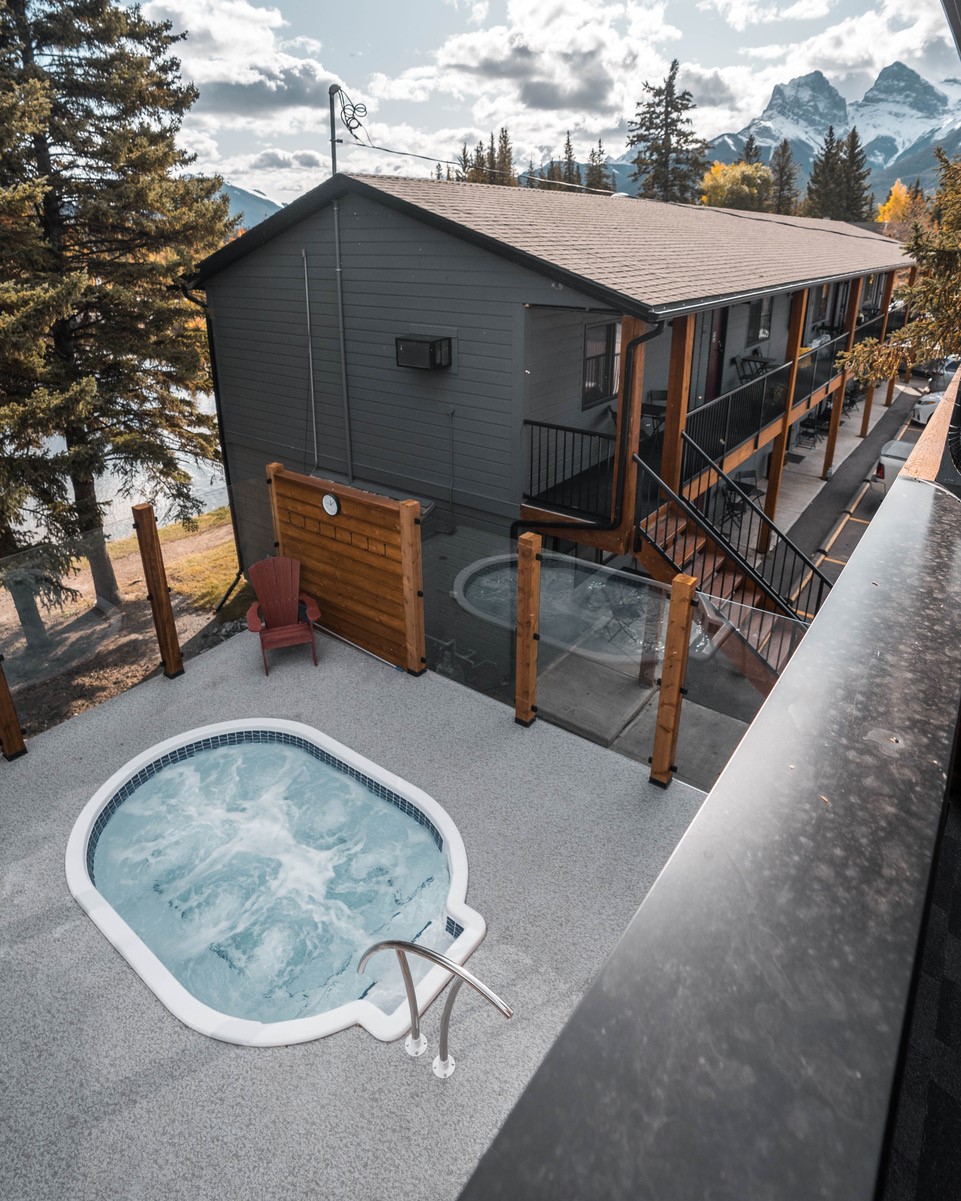 Riverside Hot Tub | Lamphouse By Basecamp